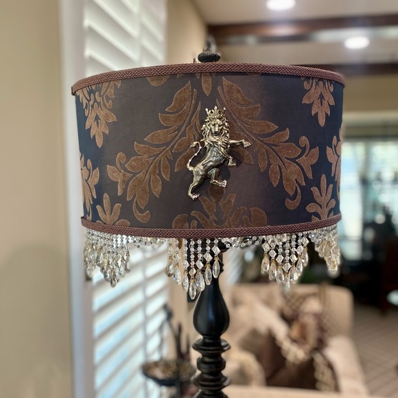 Accents | Crown Lion Magnetic Lamp Shade Enhancer New | Poshmark